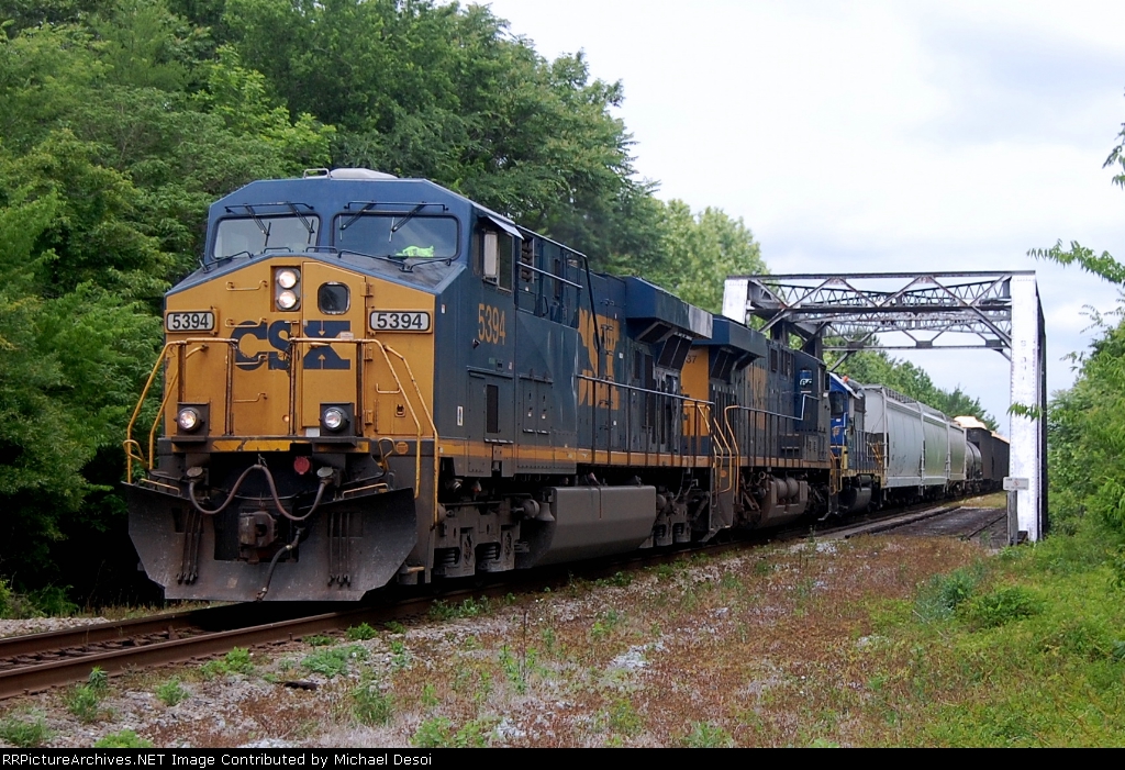 CSX ES-44DC #5394 leads a soutnbound across the Stony Creek Bridge